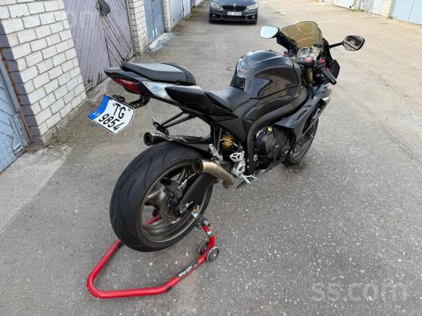 Suzuki GSX-R 2010 in Riga, with an engine capacity of 1.00 L and mileage of 0 thousand km for 6200 €, photo 4 on AUTOMOTO.COM.LV