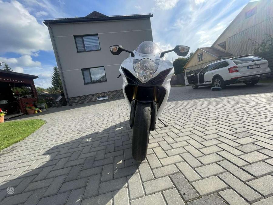 Suzuki GSX-R 2017 in Moletai, with an engine capacity of 0.75 L and mileage of 13 thousand km for 6900 €, photo 3 on AUTOMOTO.COM.LV
