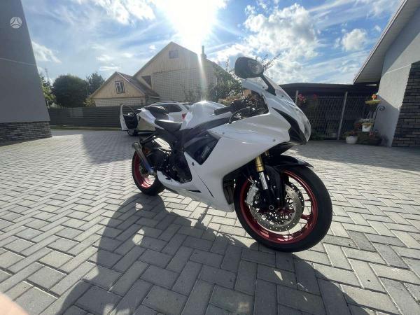 Suzuki GSX-R 2017 in Moletai, with an engine capacity of 0.75 L and mileage of 13 thousand km for 6900 €, photo 4 on AUTOMOTO.COM.LV