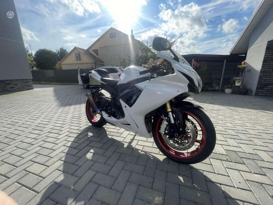 Suzuki GSX-R 2017 in Moletai, with an engine capacity of 0.75 L and mileage of 13 thousand km for 6900 €, photo 4 on AUTOMOTO.COM.LV