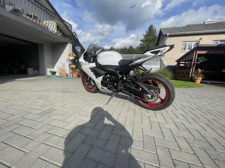 Suzuki GSX-R 2017 in Moletai, with an engine capacity of 0.75 L and mileage of 13 thousand km for 6900 €, photo 5 on AUTOMOTO.COM.LV