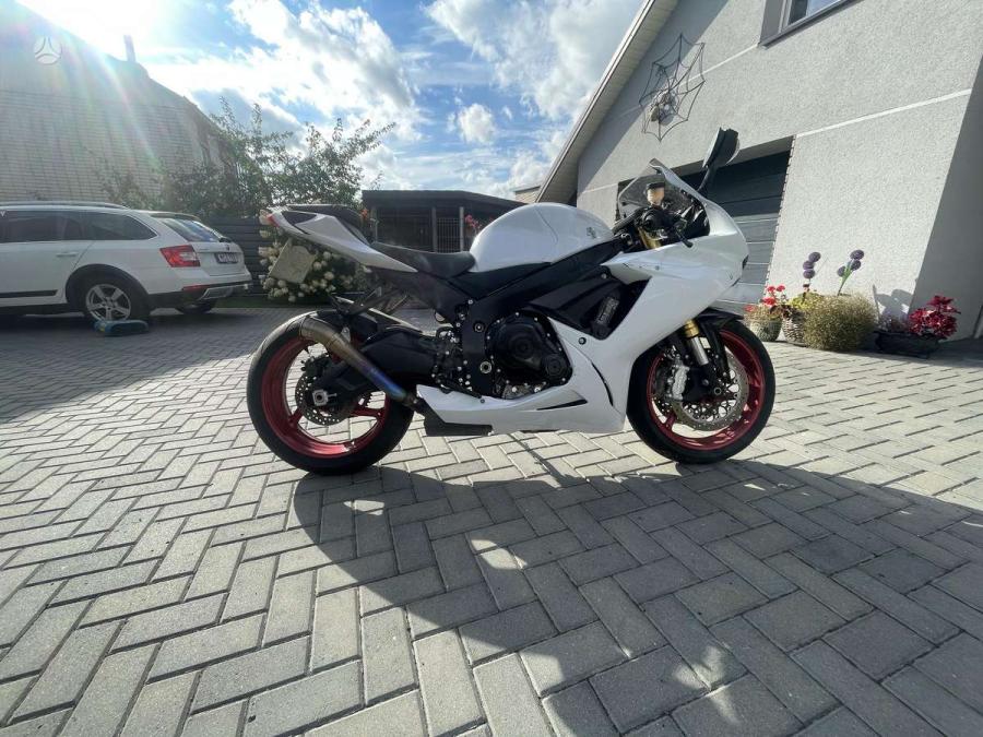 Suzuki GSX-R 2017 in Moletai, with an engine capacity of 0.75 L and mileage of 13 thousand km for 6900 €, photo 7 on AUTOMOTO.COM.LV