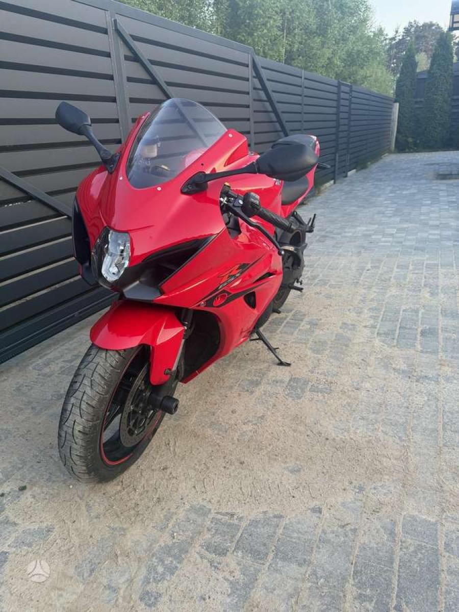 Suzuki GSX-R 2017 Kauņa, ar dzinēja tilpumu 1.00 L un nobraukumu 7 tūkst. km par 10250 €, foto 5 vietnē AUTOMOTO.COM.LV