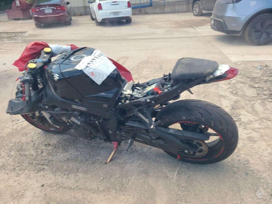 Сузуки GSX-R 2019 в Клайпеда, объемом двигателя 1.00 л и пробегом 26 тыс. км за 4500 €, фото 3 на AUTOMOTO.COM.LV