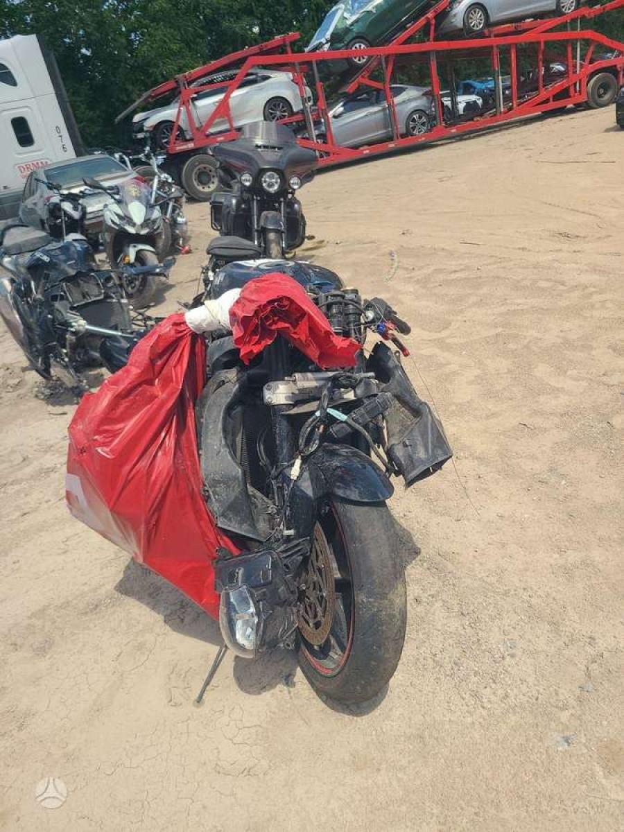 Сузуки GSX-R 2019 в Клайпеда, объемом двигателя 1.00 л и пробегом 26 тыс. км за 4500 €, фото 5 на AUTOMOTO.COM.LV