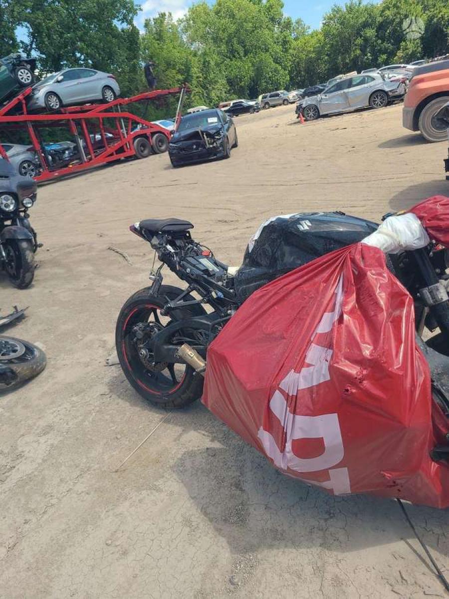 Сузуки GSX-R 2019 в Клайпеда, объемом двигателя 1.00 л и пробегом 26 тыс. км за 4500 €, фото 13 на AUTOMOTO.COM.LV