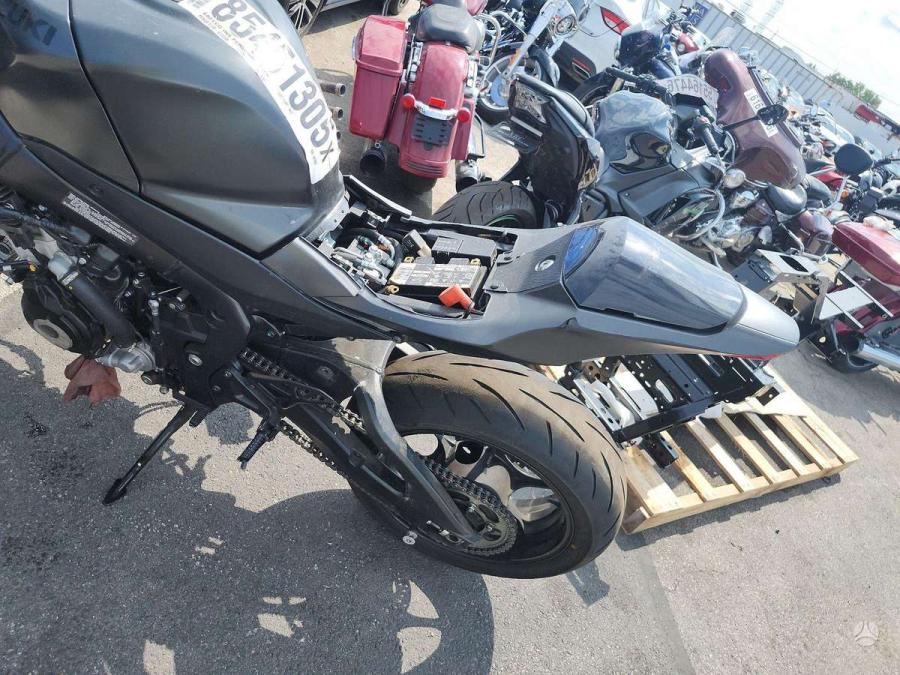 Сузуки GSX-R 2021 в Клайпеда, объемом двигателя 1.00 л и пробегом 16 тыс. км за 4750 €, фото 10 на AUTOMOTO.COM.LV