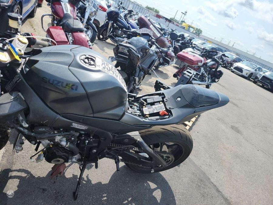 Сузуки GSX-R 2021 в Клайпеда, объемом двигателя 1.00 л и пробегом 16 тыс. км за 4750 €, фото 11 на AUTOMOTO.COM.LV