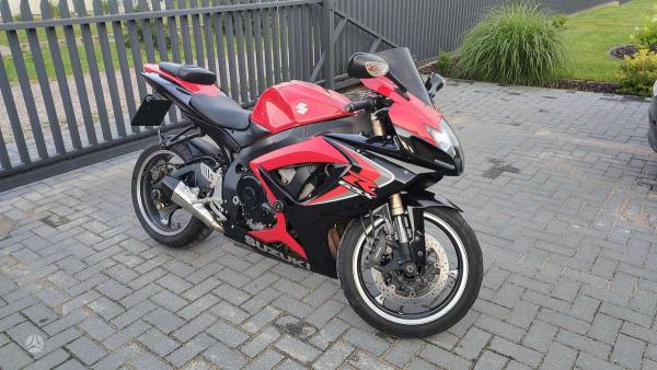 Red Suzuki GSX-R 2006 in Vilnius, with an engine capacity of 0.60 L and mileage of 24 thousand km for 4300 €, photo 1 on AUTOMOTO.COM.LV