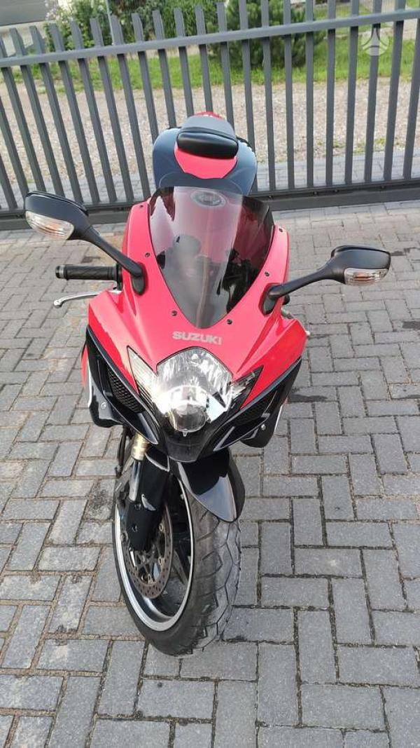 Red Suzuki GSX-R 2006 in Vilnius, with an engine capacity of 0.60 L and mileage of 24 thousand km for 4300 €, photo 2 on AUTOMOTO.COM.LV