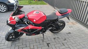 Красный Сузуки GSX-R 2006 в Вильнюс, объемом двигателя 0.60 л и пробегом 24 тыс. км за 4300 €, фото 4 на AUTOMOTO.COM.LV