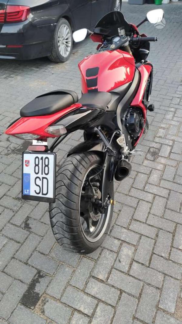 Red Suzuki GSX-R 2006 in Vilnius, with an engine capacity of 0.60 L and mileage of 24 thousand km for 4300 €, photo 4 on AUTOMOTO.COM.LV