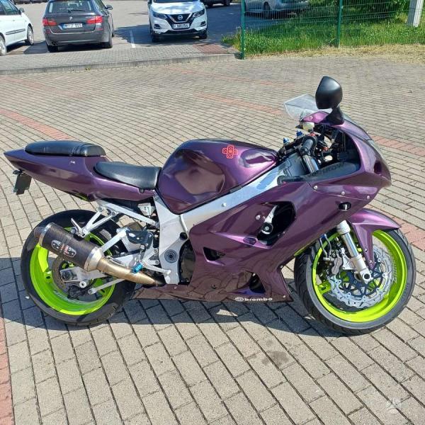 Фиолетовый Сузуки GSX-R 2001 в Куршенай, объемом двигателя 0.75 л и пробегом 33 тыс. км за 1900 €, фото 1 на AUTOMOTO.COM.LV