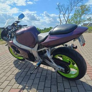 Violet Suzuki GSX-R 2001 in Kursenai, with an engine capacity of 0.75 L and mileage of 33 thousand km for 1900 €, photo 4 on AUTOMOTO.COM.LV