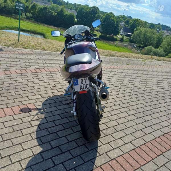 Фиолетовый Сузуки GSX-R 2001 в Куршенай, объемом двигателя 0.75 л и пробегом 33 тыс. км за 1900 €, фото 4 на AUTOMOTO.COM.LV