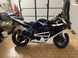 Violets Suzuki GSX-R 2004 Plungė, ar dzinēja tilpumu 0.60 L un nobraukumu 44 tūkst. km par 2400 €, foto 2 vietnē AUTOMOTO.COM.LV