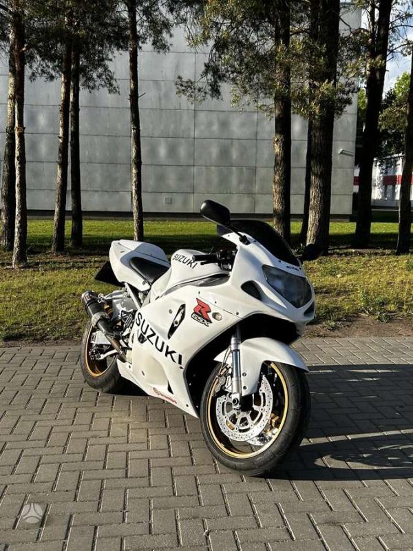 Белый Сузуки GSX-R 2001 в Кедайняй, объемом двигателя 0.75 л и пробегом 64 тыс. км за 1850 €, фото 1 на AUTOMOTO.COM.LV