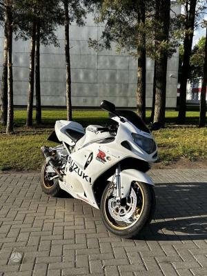White Suzuki GSX-R 2001 in Kedainiai, with an engine capacity of 0.75 L and mileage of 64 thousand km for 1850 €, photo  on AUTOMOTO.COM.LV