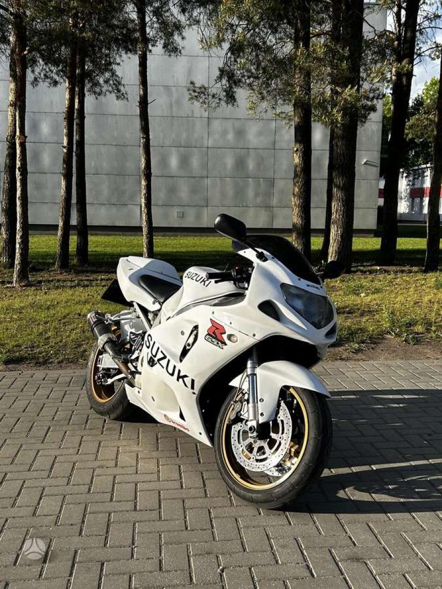 White Suzuki GSX-R 2001 in Kedainiai, with an engine capacity of 0.75 L and mileage of 64 thousand km for 1850 €, photo 1 on AUTOMOTO.COM.LV