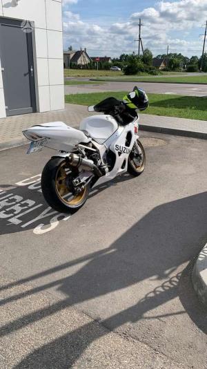 White Suzuki GSX-R 2001 in Kedainiai, with an engine capacity of 0.75 L and mileage of 64 thousand km for 1850 €, photo 3 on AUTOMOTO.COM.LV