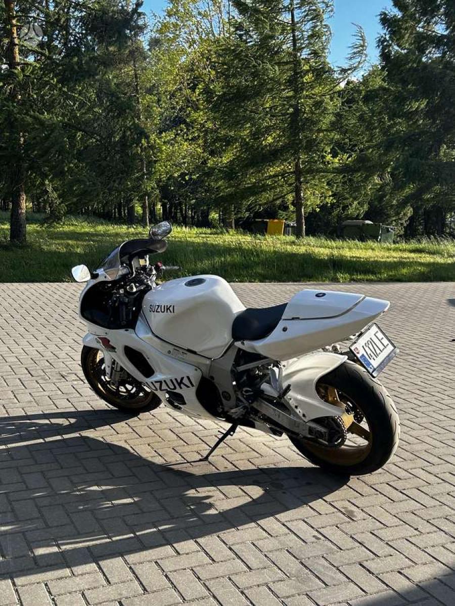 White Suzuki GSX-R 2001 in Kedainiai, with an engine capacity of 0.75 L and mileage of 64 thousand km for 1850 €, photo 6 on AUTOMOTO.COM.LV