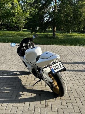 White Suzuki GSX-R 2001 in Kedainiai, with an engine capacity of 0.75 L and mileage of 64 thousand km for 1850 €, photo 7 on AUTOMOTO.COM.LV