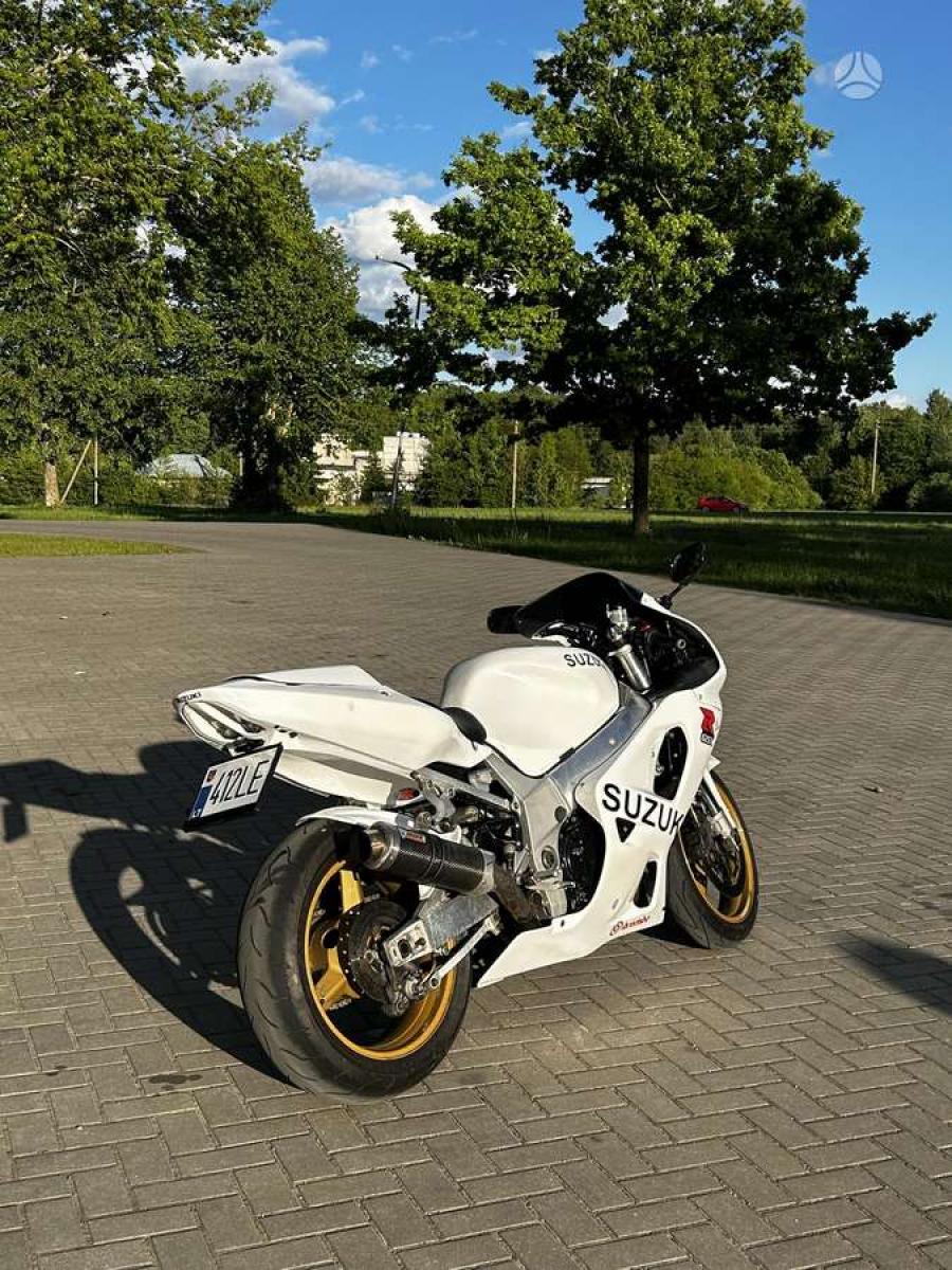 White Suzuki GSX-R 2001 in Kedainiai, with an engine capacity of 0.75 L and mileage of 64 thousand km for 1850 €, photo 8 on AUTOMOTO.COM.LV