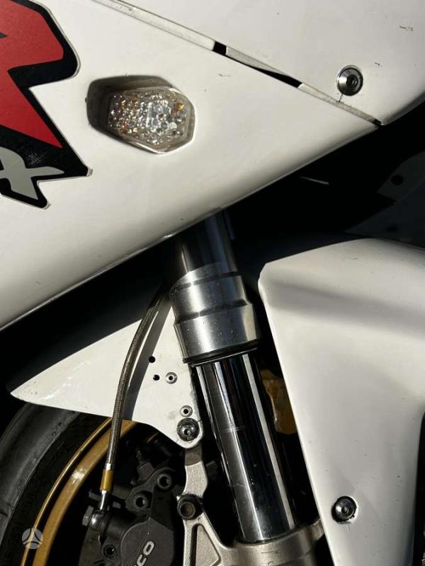 Белый Сузуки GSX-R 2001 в Кедайняй, объемом двигателя 0.75 л и пробегом 64 тыс. км за 1850 €, фото 9 на AUTOMOTO.COM.LV