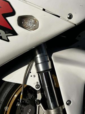 White Suzuki GSX-R 2001 in Kedainiai, with an engine capacity of 0.75 L and mileage of 64 thousand km for 1850 €, photo 10 on AUTOMOTO.COM.LV
