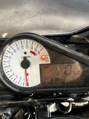 White Suzuki GSX-R 2001 in Kedainiai, with an engine capacity of 0.75 L and mileage of 64 thousand km for 1850 €, photo 12 on AUTOMOTO.COM.LV