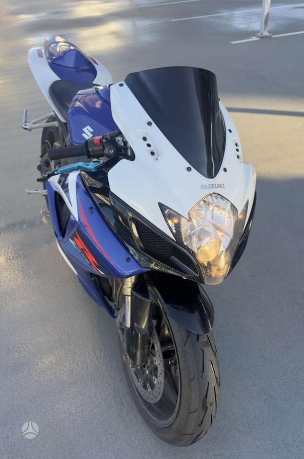 Suzuki GSX-R 2006 in Vilnius on AUTOMOTO.COM.LV White Suzuki GSX-R 2006 in Vilnius, with an engine capacity of 0.60 L and mileage of 51 thousand km for 4500 €, photo 3 on AUTOMOTO.COM.LV