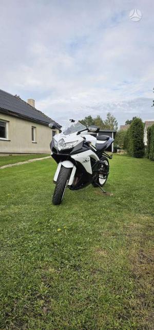 White Suzuki GSX-R 2009 in Kaisiadorys, with an engine capacity of 0.75 L and mileage of 45 thousand km for 6000 €, photo 5 on AUTOMOTO.COM.LV