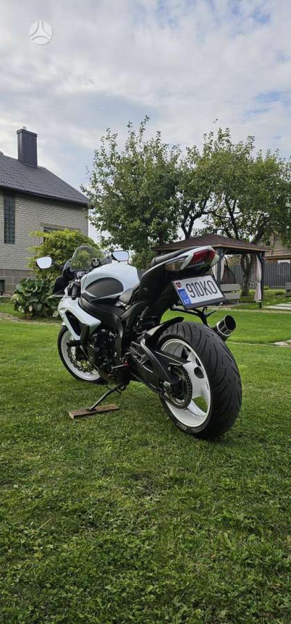 White Suzuki GSX-R 2009 in Kaisiadorys, with an engine capacity of 0.75 L and mileage of 45 thousand km for 6000 €, photo 7 on AUTOMOTO.COM.LV