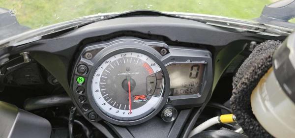White Suzuki GSX-R 2009 in Kaisiadorys, with an engine capacity of 0.75 L and mileage of 45 thousand km for 6000 €, photo 8 on AUTOMOTO.COM.LV