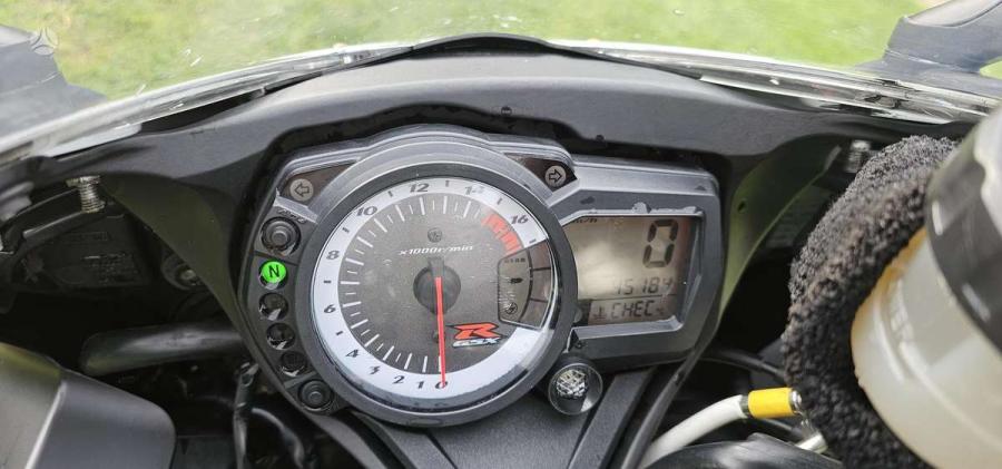 White Suzuki GSX-R 2009 in Kaisiadorys, with an engine capacity of 0.75 L and mileage of 45 thousand km for 6000 €, photo 8 on AUTOMOTO.COM.LV