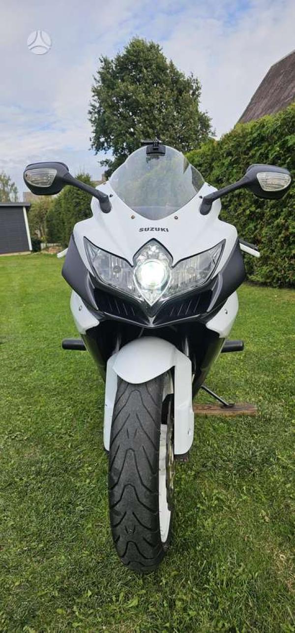 White Suzuki GSX-R 2009 in Kaisiadorys, with an engine capacity of 0.75 L and mileage of 45 thousand km for 6000 €, photo 10 on AUTOMOTO.COM.LV