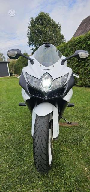 White Suzuki GSX-R 2009 in Kaisiadorys, with an engine capacity of 0.75 L and mileage of 45 thousand km for 6000 €, photo 10 on AUTOMOTO.COM.LV