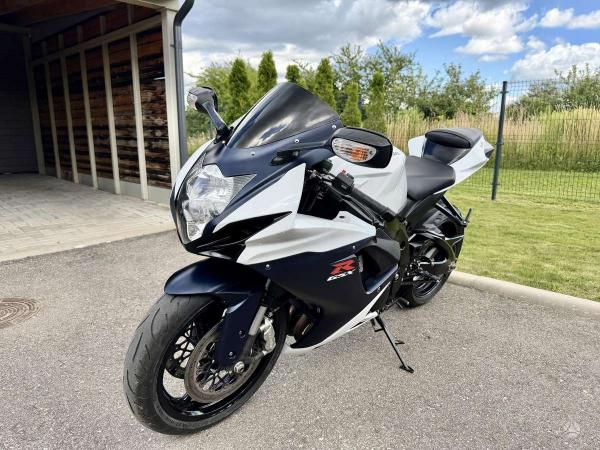 White Suzuki GSX-R 2023 in Vilnius, with an engine capacity of 0.60 L and mileage of 20 thousand km for 5499 €, photo 1 on AUTOMOTO.COM.LV
