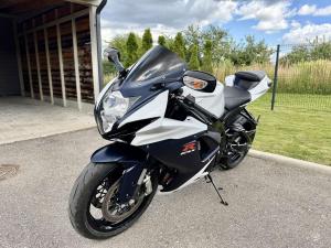 White Suzuki GSX-R 2023 in Vilnius, with an engine capacity of 0.60 L and mileage of 20 thousand km for 5499 €, photo  on AUTOMOTO.COM.LV