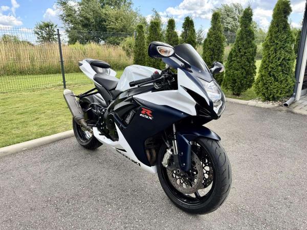 White Suzuki GSX-R 2023 in Vilnius, with an engine capacity of 0.60 L and mileage of 20 thousand km for 5499 €, photo 3 on AUTOMOTO.COM.LV