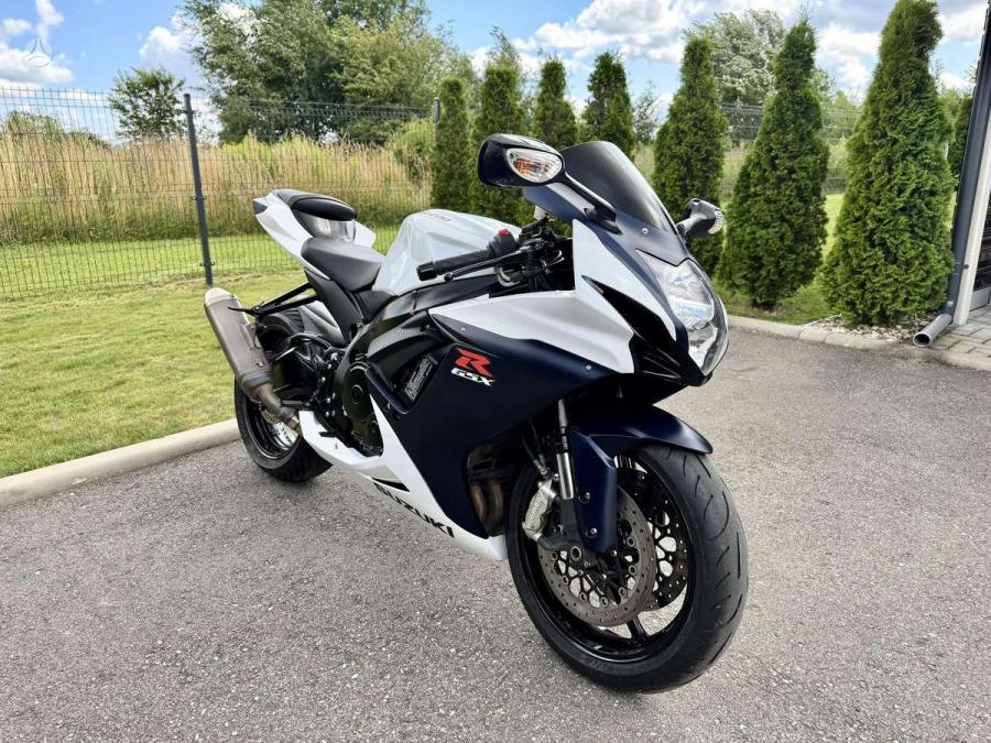 White Suzuki GSX-R 2023 in Vilnius, with an engine capacity of 0.60 L and mileage of 20 thousand km for 5499 €, photo 4 on AUTOMOTO.COM.LV