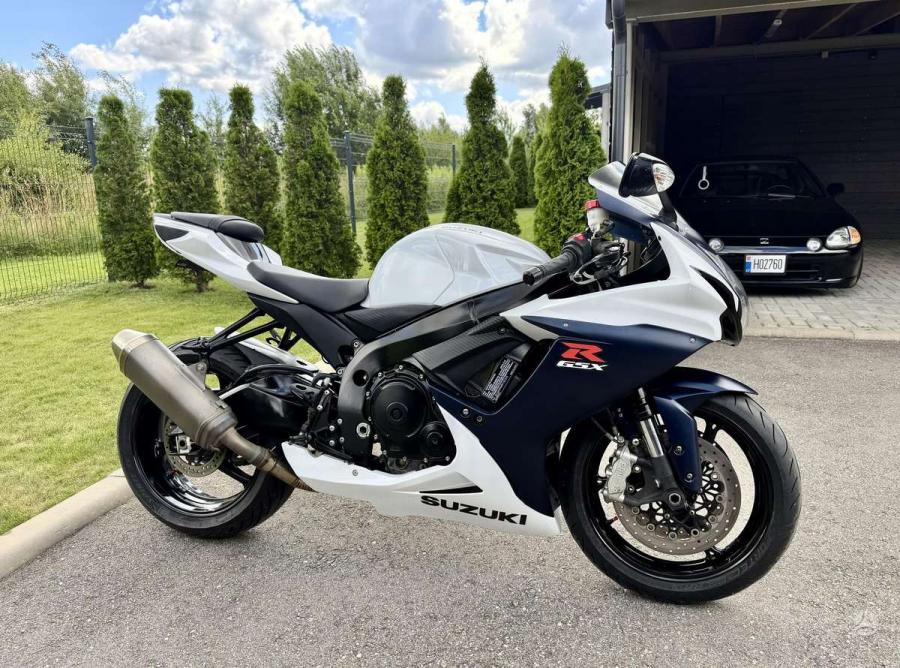 White Suzuki GSX-R 2023 in Vilnius, with an engine capacity of 0.60 L and mileage of 20 thousand km for 5499 €, photo 5 on AUTOMOTO.COM.LV