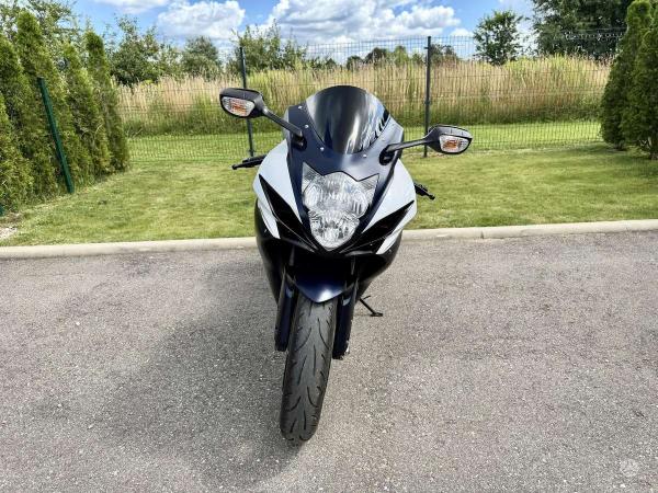 White Suzuki GSX-R 2023 in Vilnius, with an engine capacity of 0.60 L and mileage of 20 thousand km for 5499 €, photo 6 on AUTOMOTO.COM.LV