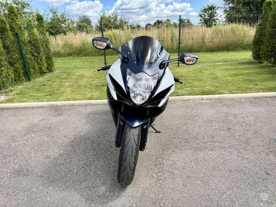 White Suzuki GSX-R 2023 in Vilnius, with an engine capacity of 0.60 L and mileage of 20 thousand km for 5499 €, photo 7 on AUTOMOTO.COM.LV