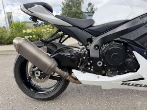 White Suzuki GSX-R 2023 in Vilnius, with an engine capacity of 0.60 L and mileage of 20 thousand km for 5499 €, photo 11 on AUTOMOTO.COM.LV