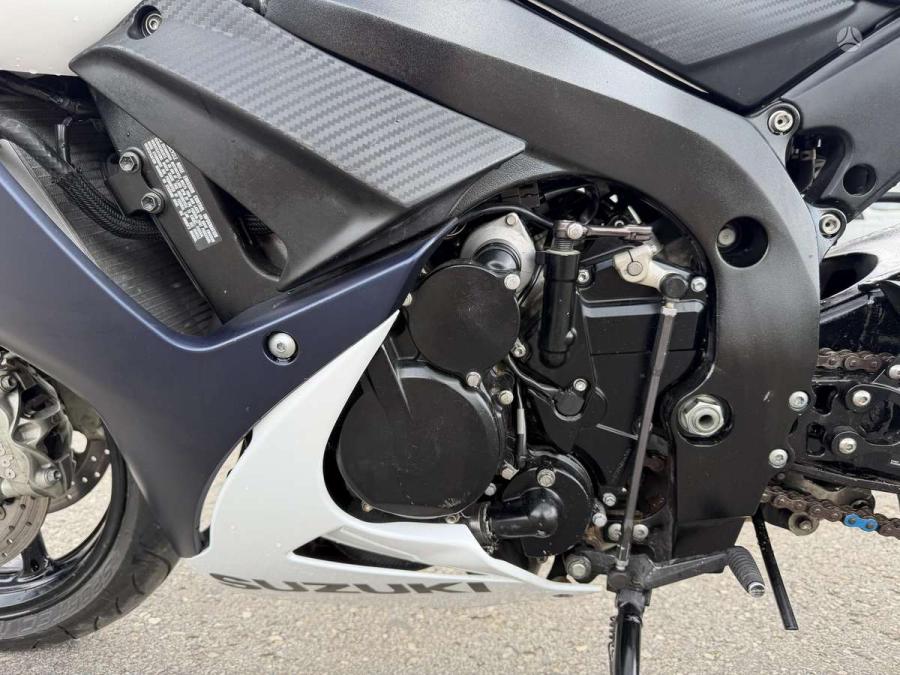 White Suzuki GSX-R 2023 in Vilnius, with an engine capacity of 0.60 L and mileage of 20 thousand km for 5499 €, photo 13 on AUTOMOTO.COM.LV