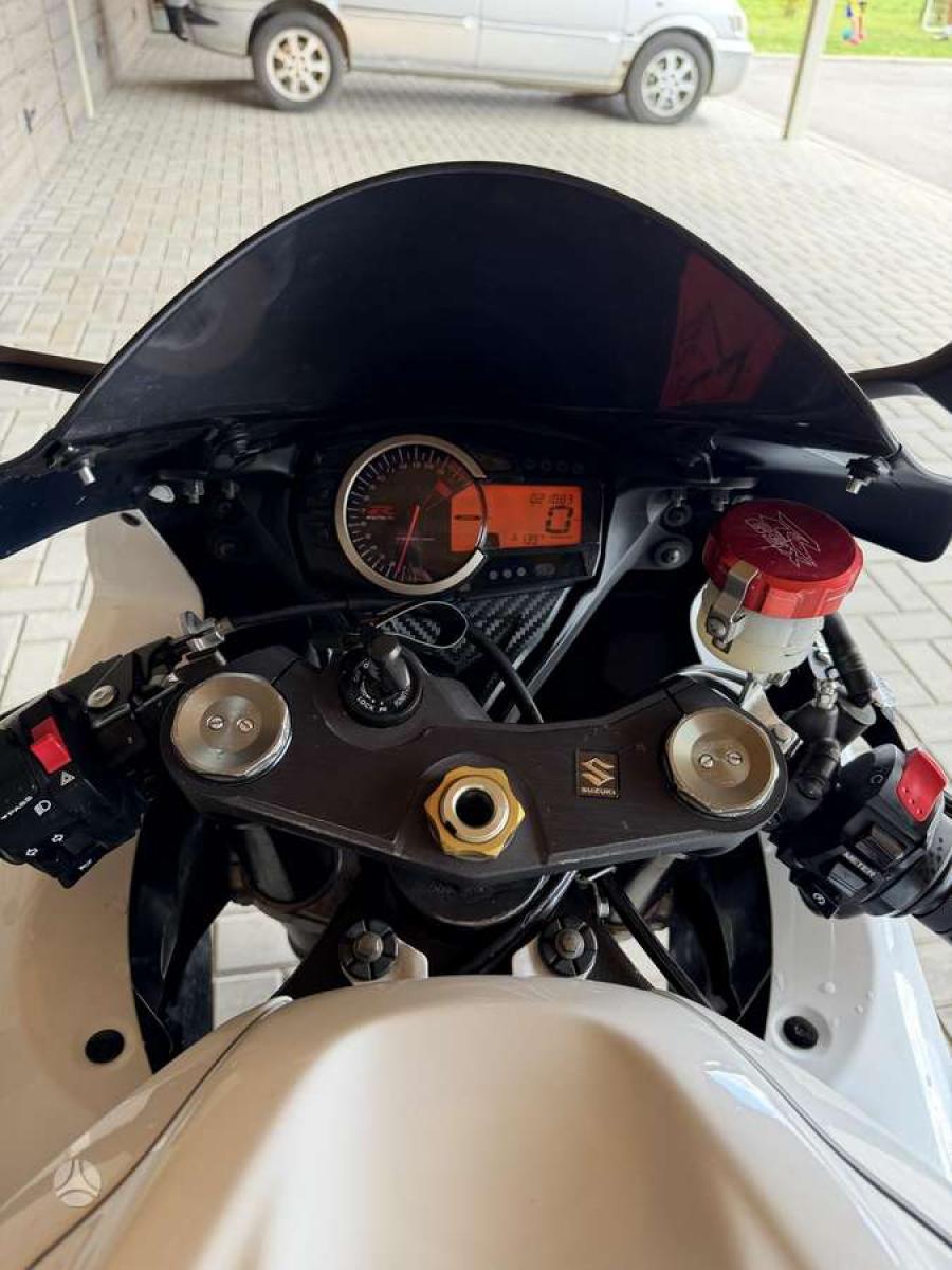 White Suzuki GSX-R 2023 in Vilnius, with an engine capacity of 0.60 L and mileage of 20 thousand km for 5499 €, photo 14 on AUTOMOTO.COM.LV