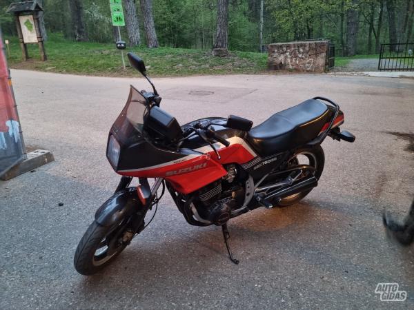 Red Suzuki GSX 1986 in Vilnius, with an engine capacity of 0.75 L and mileage of 60 thousand km for 800 €, photo 2 on AUTOMOTO.COM.LV