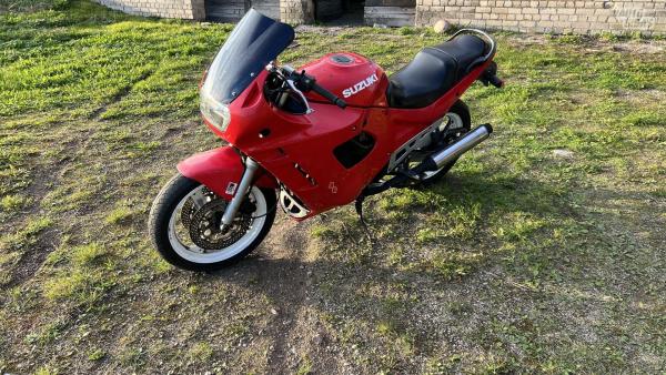 Sarkans Suzuki GSX 1991 Marijampole, ar dzinēja tilpumu 0.60 L un nobraukumu 80 tūkst. km par 800 €, foto 5 vietnē AUTOMOTO.COM.LV