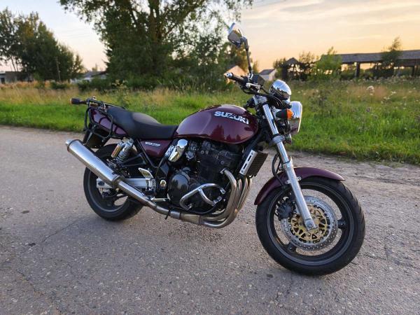 Red Suzuki GSX 1999 in Pasvalys, with an engine capacity of 0.75 L and mileage of 60 thousand km for 1800 €, photo 2 on AUTOMOTO.COM.LV